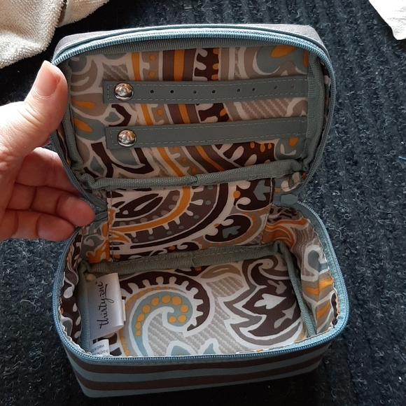 thirty-one | Bags | Thirtyone Baubles And Bracelets In Perfect Stripe ...